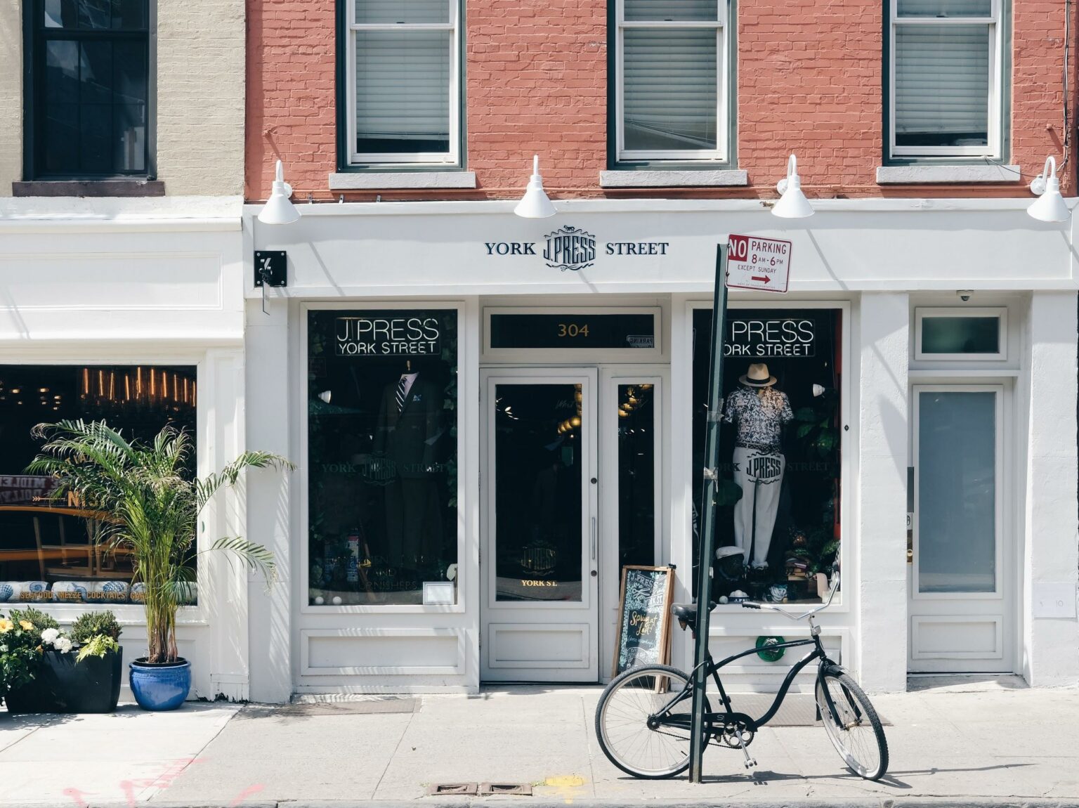 8 Creative Ways to Market Your Storefront | Techno FAQ