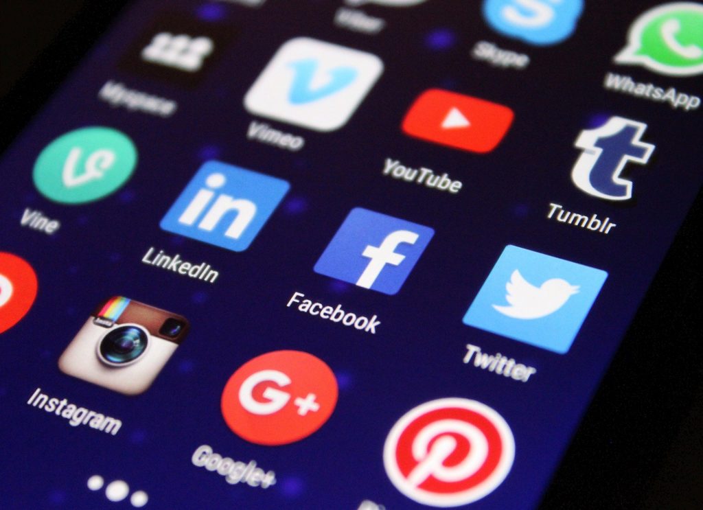 Establishing Online Boundaries in a Digital Era | Techno FAQ