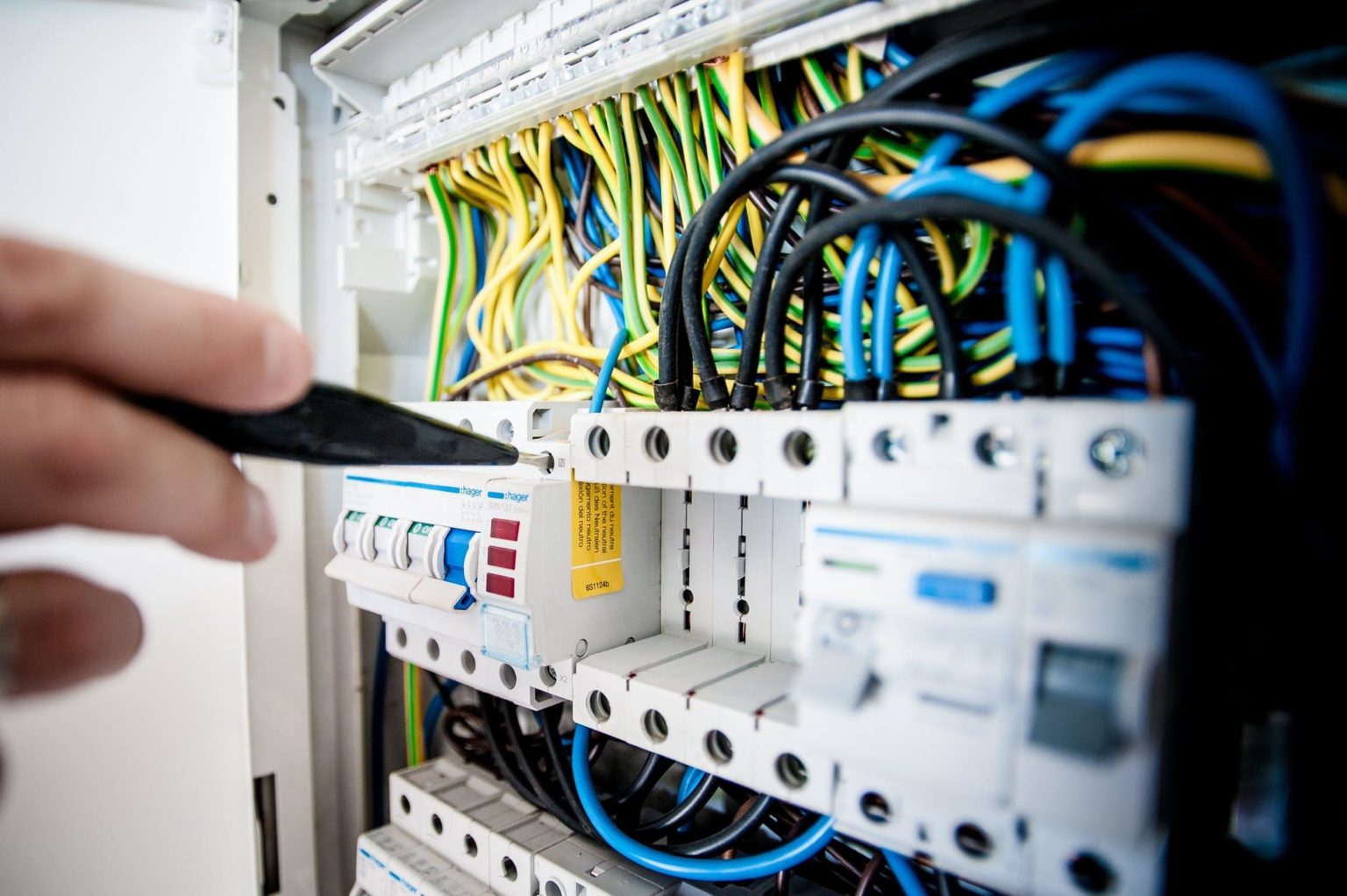 Tips for Preventing Electrical Overloads in Your Office | Techno FAQ