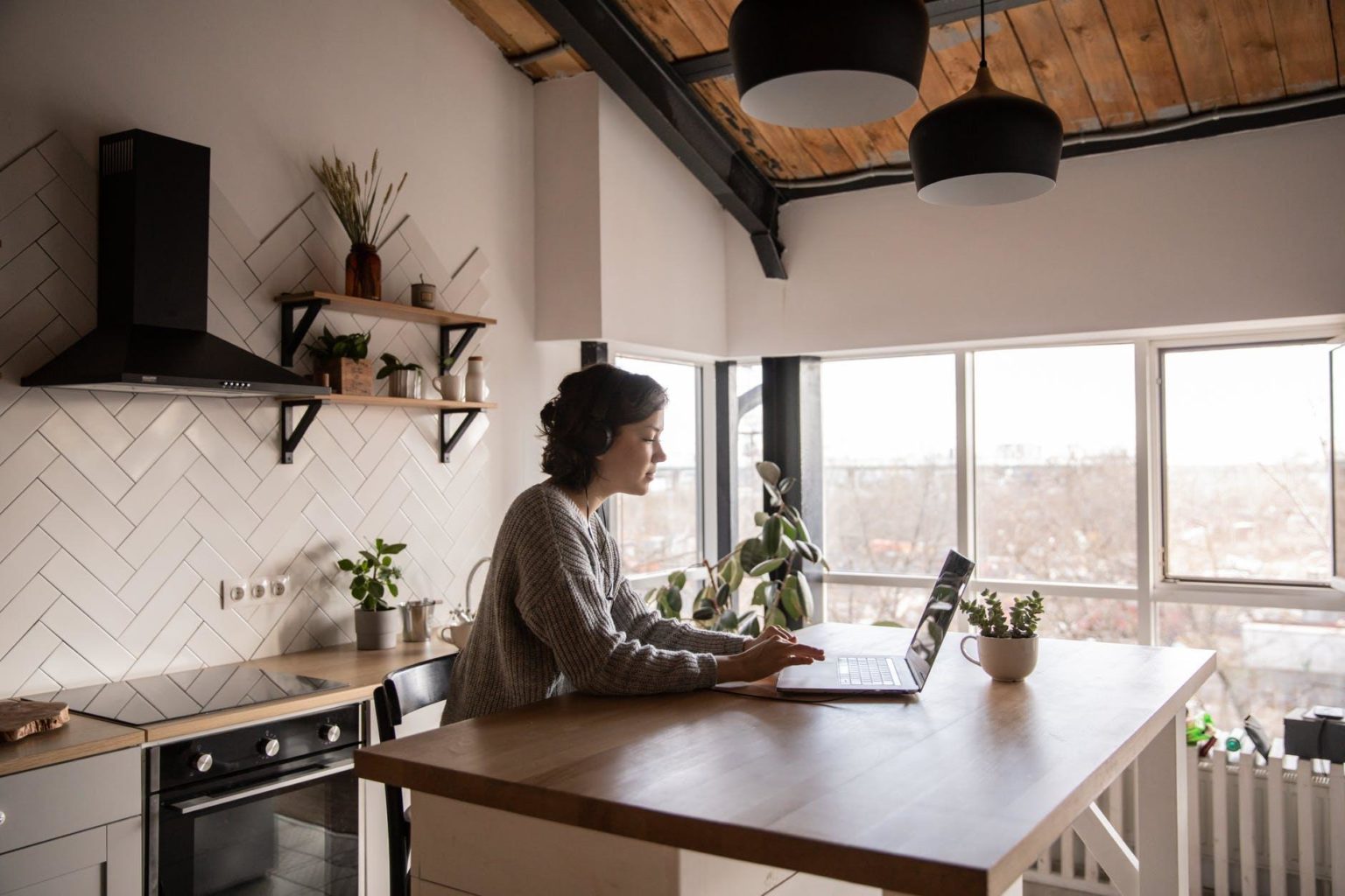 New to Working from Home? 10 Tips to Help You Rock It! | Techno FAQ