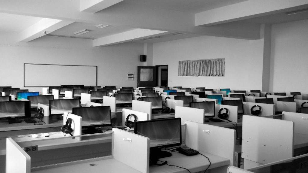 How to Set up a Call Center Without Breaking a Bank | Techno FAQ