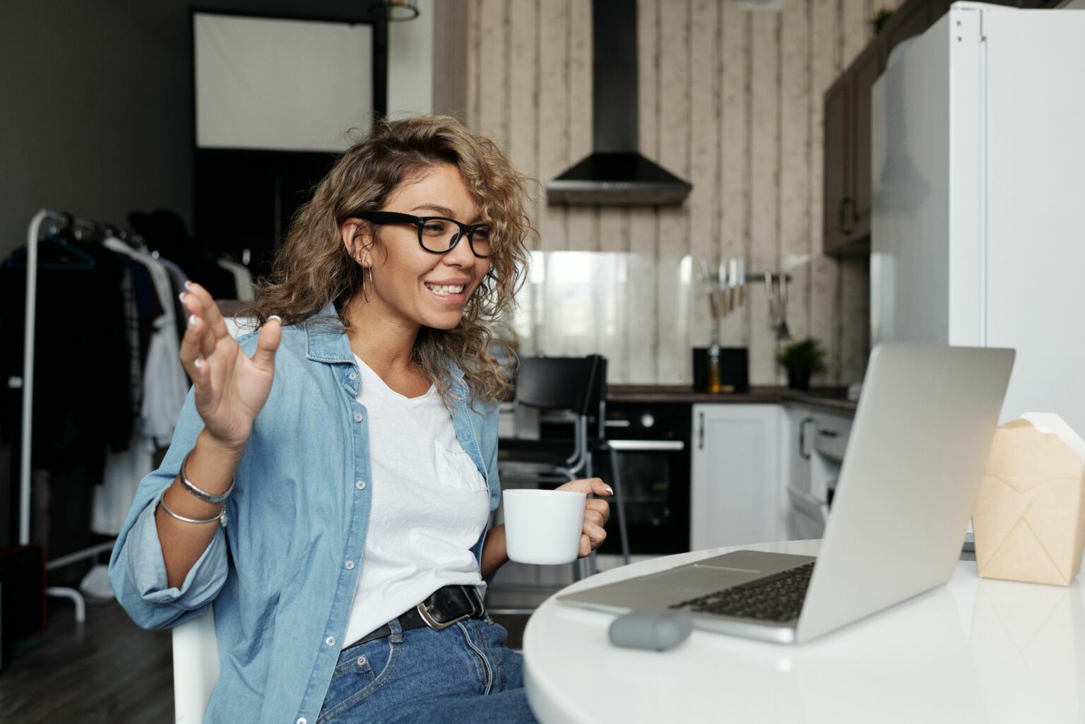 3 Ways to Make a Conference Accessible to Remote Attendees | Techno FAQ