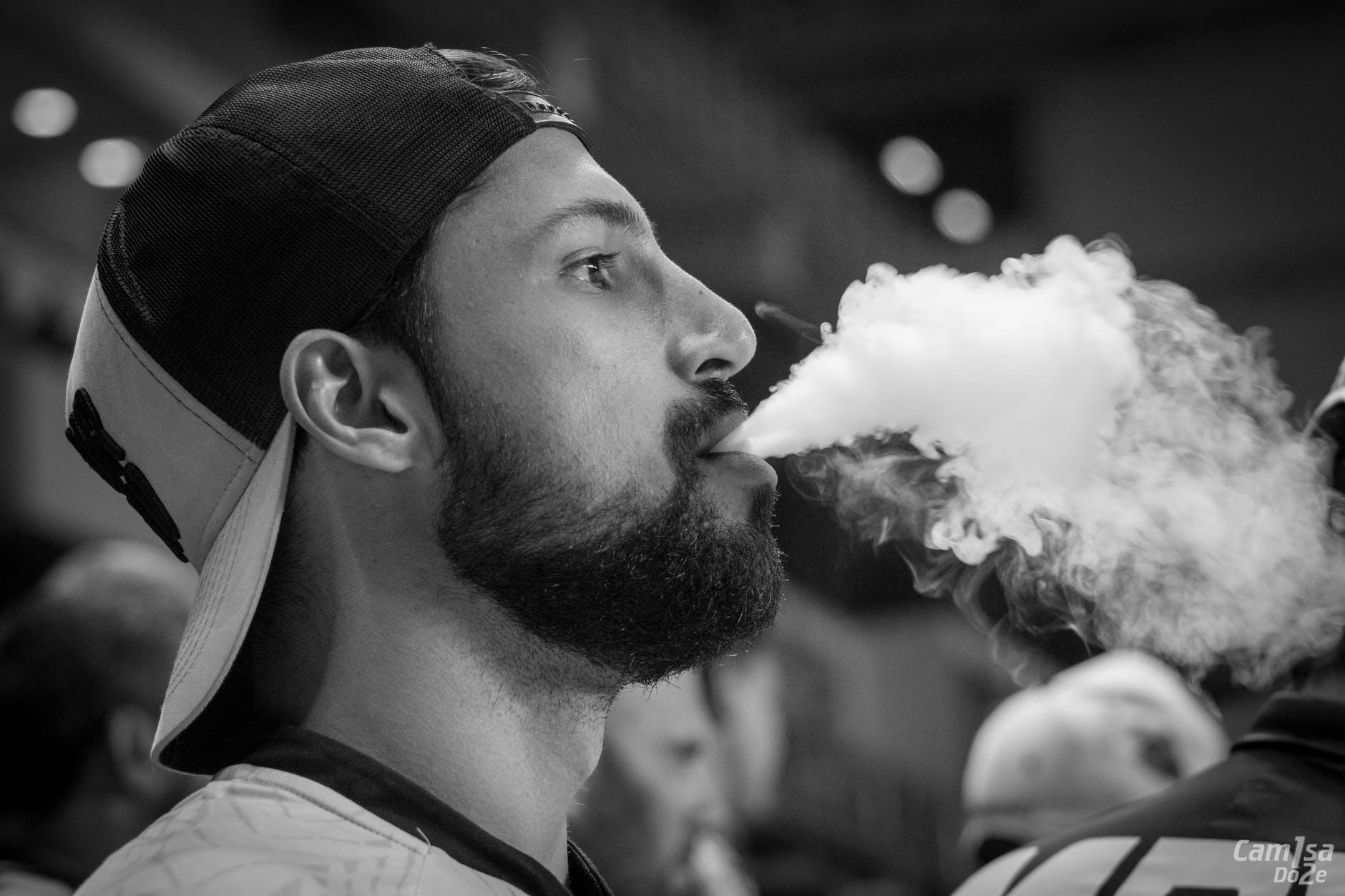 How Safe is Vaping in Comparison to Smoking? Find Out | Techno FAQ